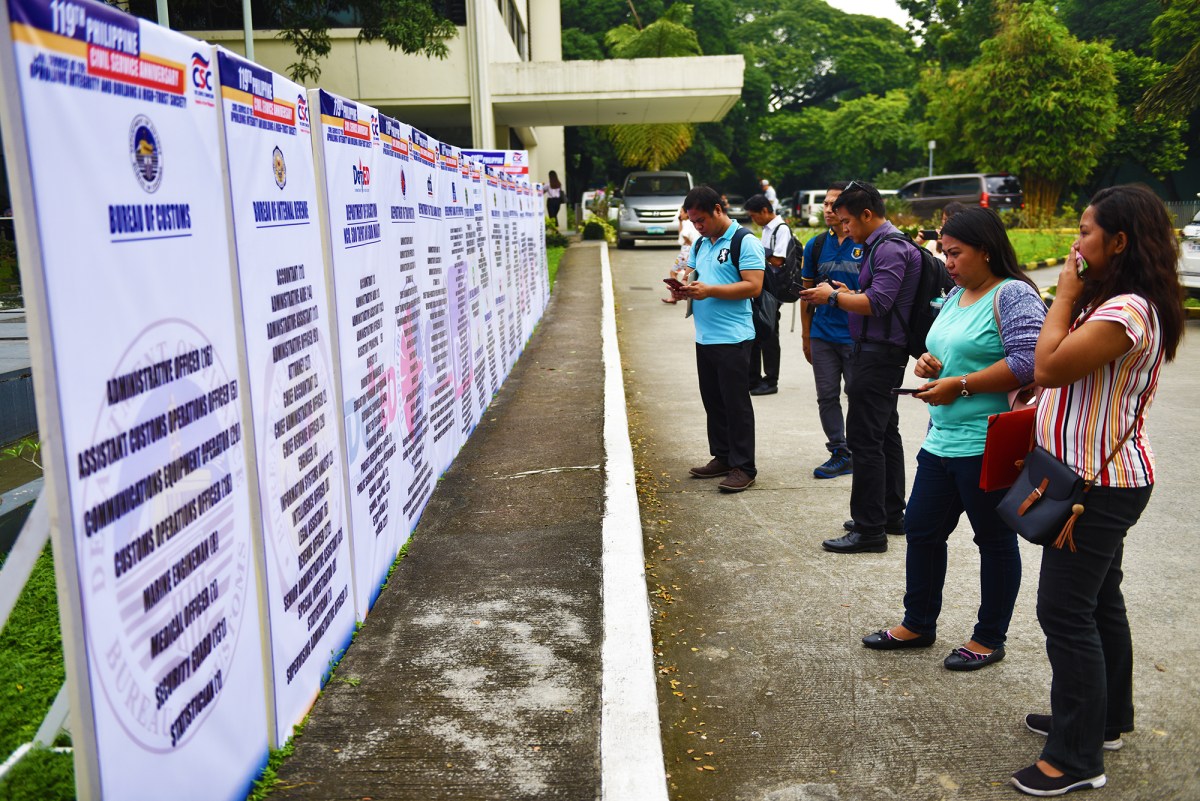 UP, CSC draw hundreds of applicants at the government job fair ...